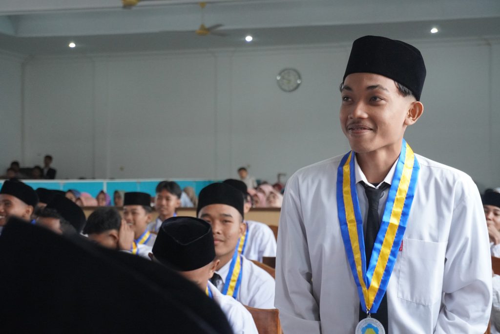 70 Lulusan SMK Maskumambang Tahun 2025 Siap Kerja, Kuliah, dan Berwirausaha